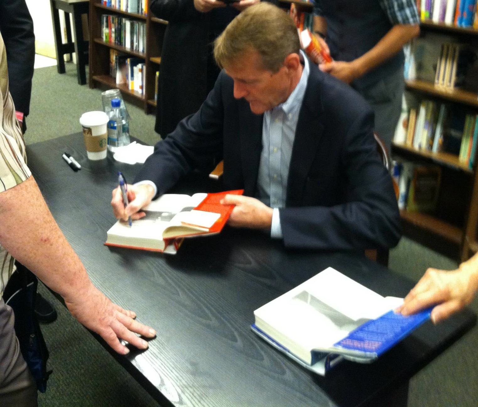 Lee Child Signing Books For Fans — Michael CavaciniMichael Cavacini